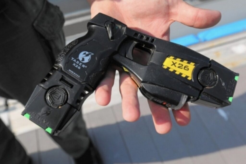 A partir de 2025 la Policía de Santa Fe pistolas Taser