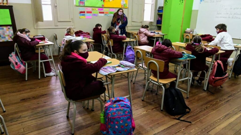 Pusineri y el paro docente: "Discutir con chicos en escuela"