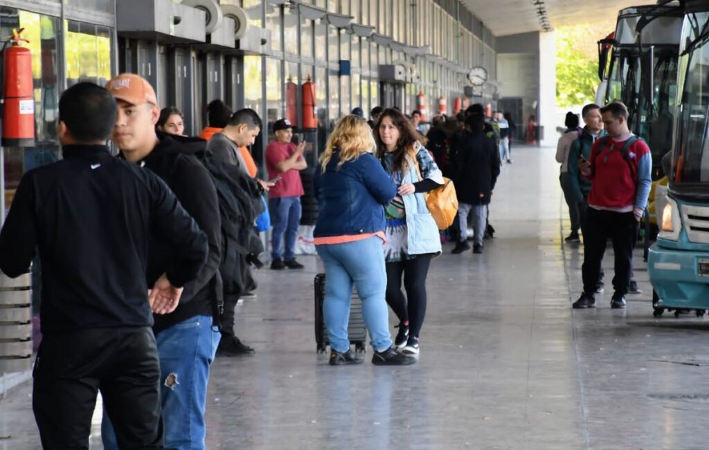 La Terminal de Rosario vivió el inicio del finde extra largo