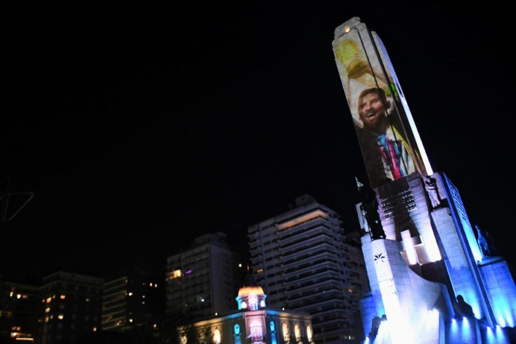 Messi y Di María otra vez en lo más alto del Monumento