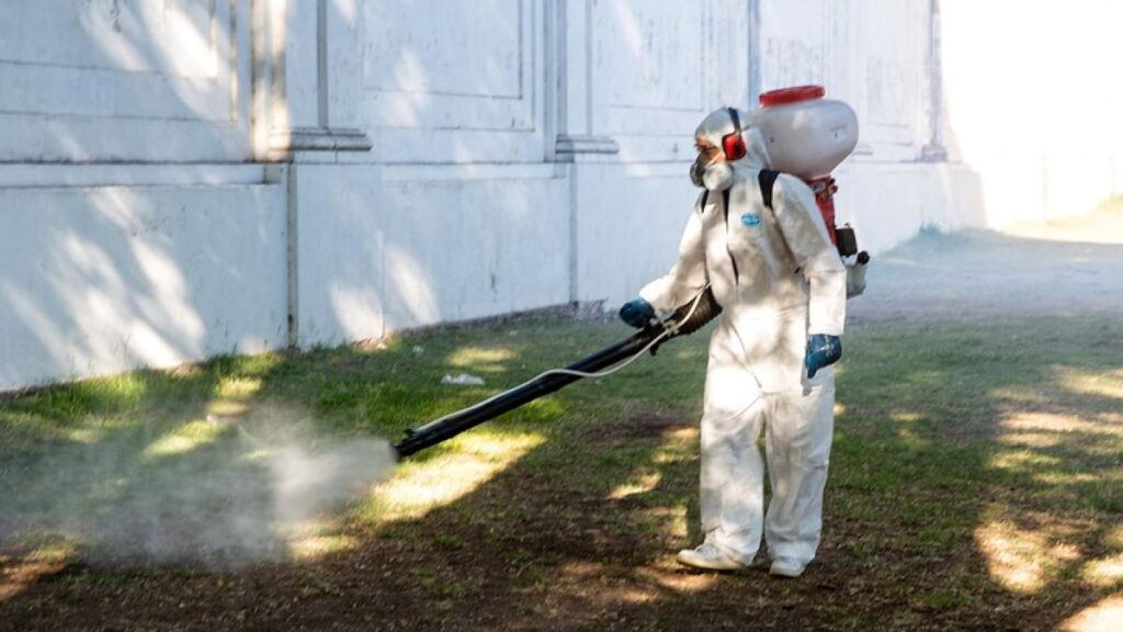 Refuerzan trabajos de fumigación para controlar mosquitos