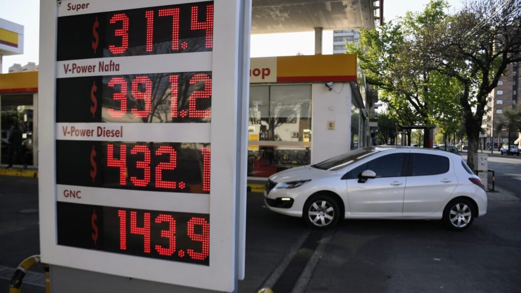 Si bien congelamiento de precios Axion y Shell combustibles