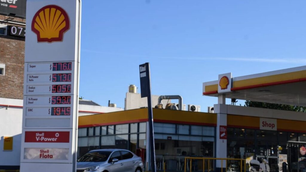 Fuerte suba de los combustibles de Shell tras medidas Caputo